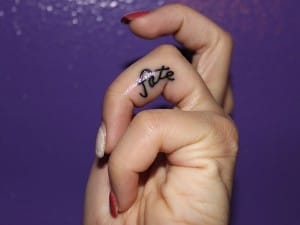 55 Cute Little Finger Tattoo Ideas to Try This Year