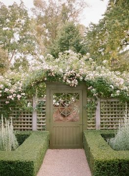40 Glorious Front Gate Designs for Your Home – Buzz16