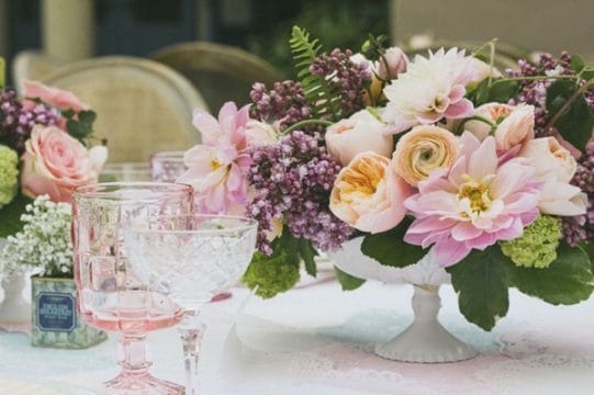 45 Easy Table Decoration Ideas with Flowers – Buzz16